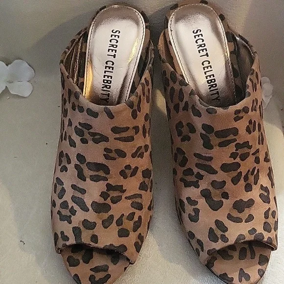 Secret Celebrity Shoes 60 Photos - Moonagedaydream.film